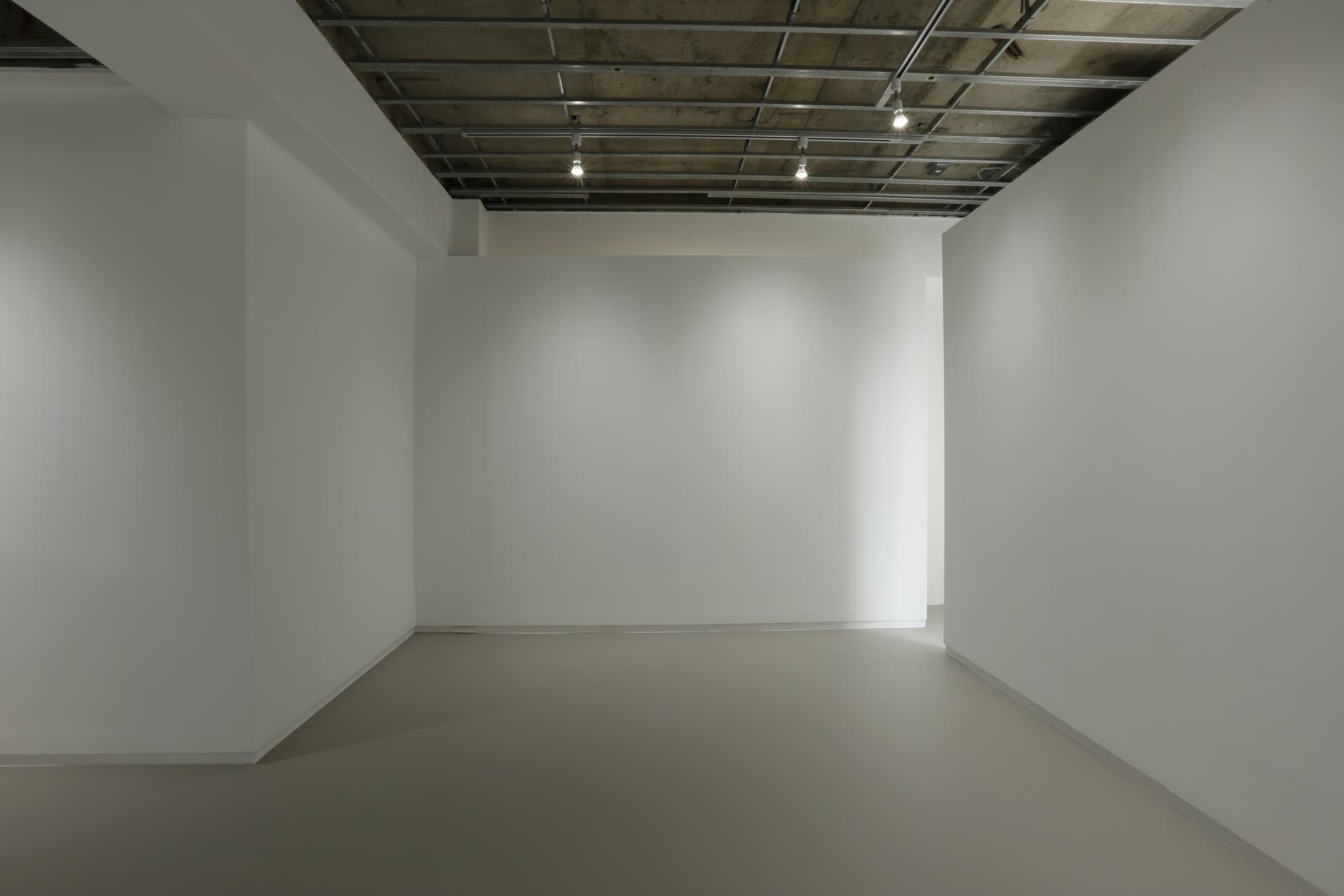 【表参道駅9分】展示会に適した白を基調とした美しいギャラリースペースの写真7