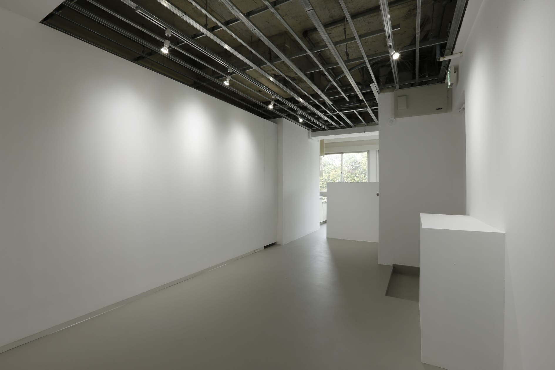 【表参道駅9分】展示会に適した白を基調とした美しいギャラリースペースの写真8