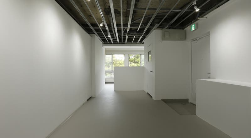 【表参道駅9分】展示会に適した白を基調とした美しいギャラリースペース