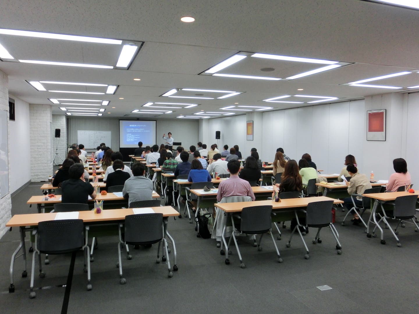 【神田カンファレンス・ルーム】セミナールーム１、神田で安価／199㎡(30-70名)／懇親会ミーティングの写真6