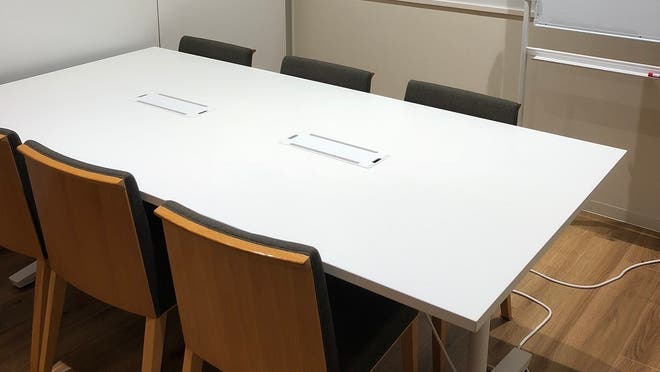 【四ツ谷駅徒歩4分】Wi-Fi・ホワイトボード完備の6人用会議室⑥!の写真1