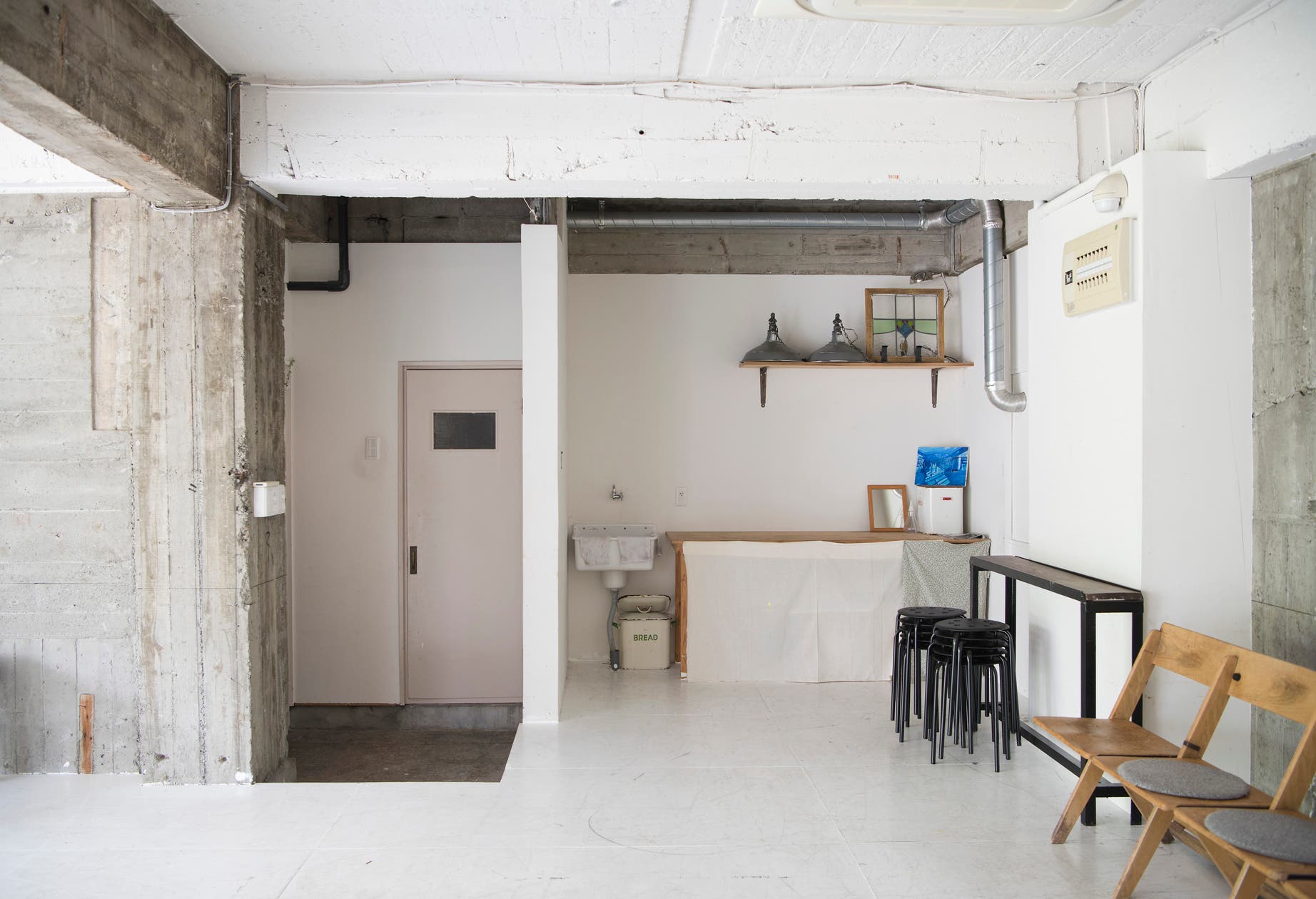 ★元町駅徒歩５分★築６0年のビルをリノベーション。自然光が多く入り撮影にも最適！！の写真7