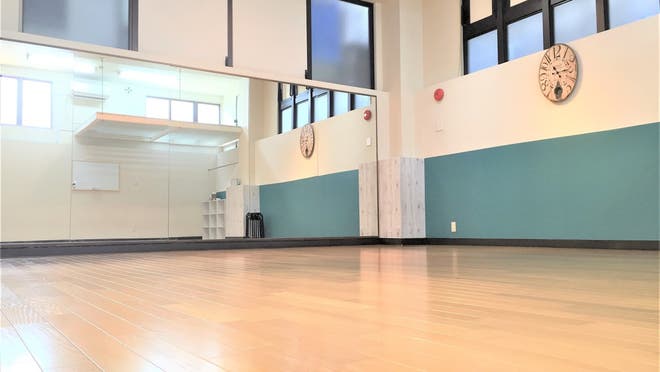 【横浜黄金町3分】BOSEスピーカー天井高3.45m 大型鏡完備!1階・駅チカダンススタジオ【黄金町店】の写真2