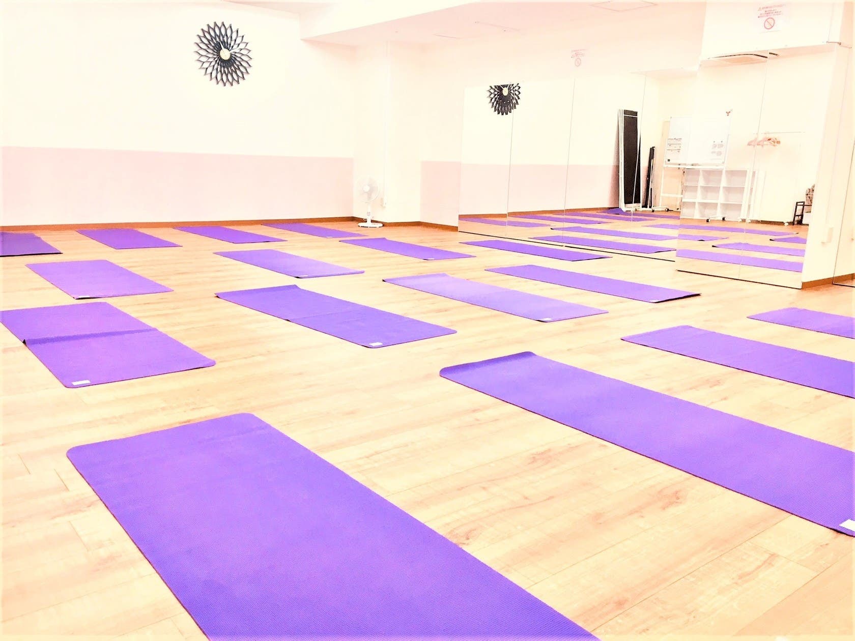 【横浜関内】バレエバー完備で広々66㎡の2面大型鏡のスタジオ♪ダンスや撮影にお勧め！Wi-Fi有【ピーチホール】の写真3