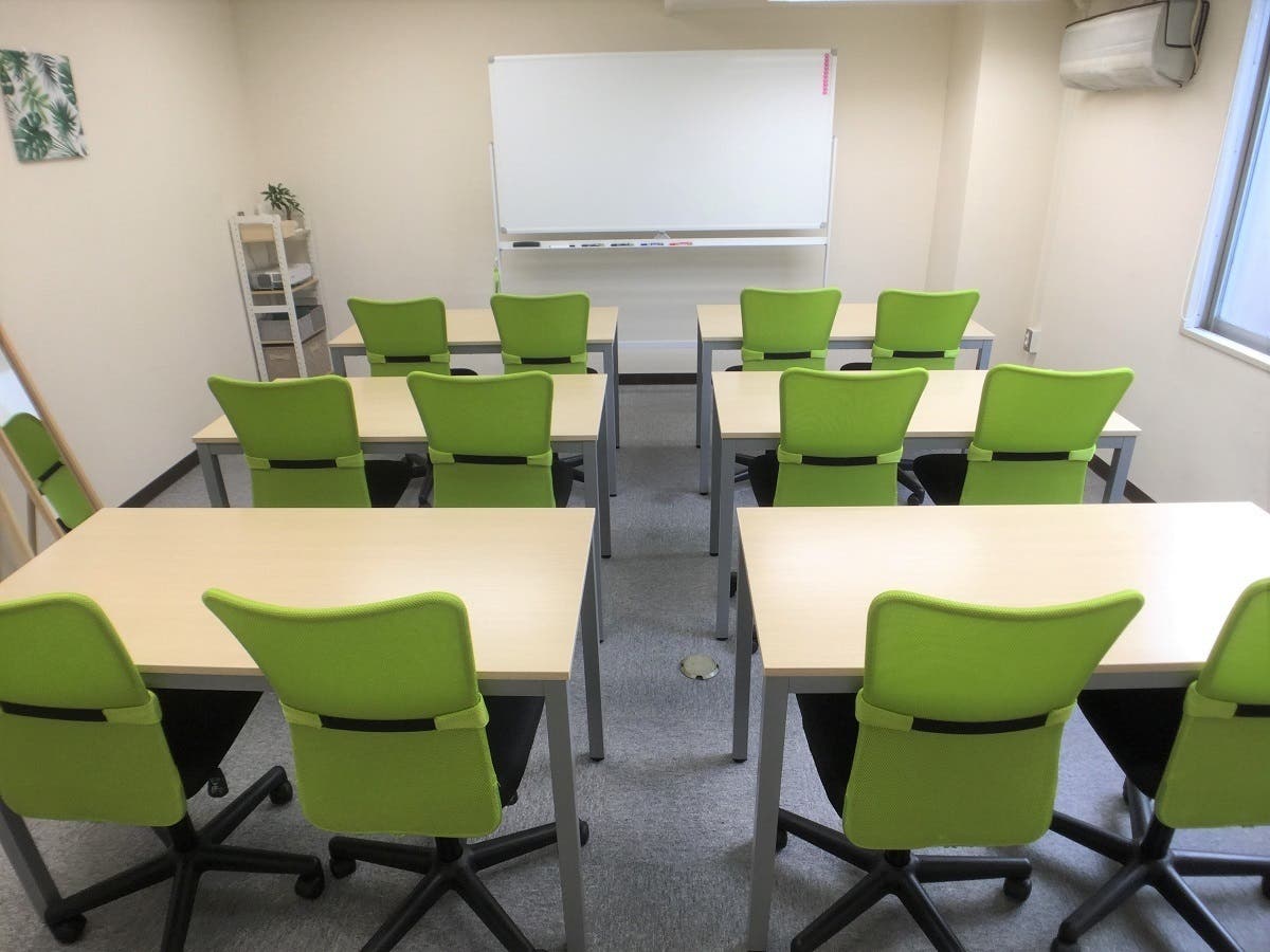 《あいあい会議室 大通4階》札幌大通駅出口18より徒歩30秒の好アクセス！プロジェクター、Wi-Fi完備の写真2