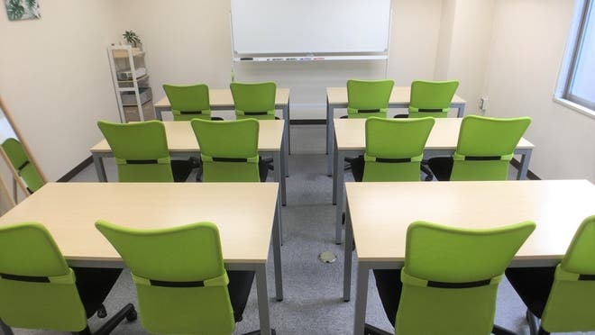 《あいあい会議室 大通4階》札幌大通駅出口18より徒歩30秒の好アクセス!プロジェクター、Wi-Fi完備の写真2