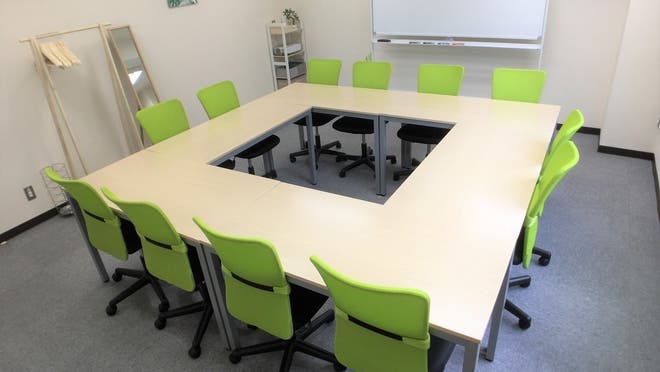 《あいあい会議室 大通4階》札幌大通駅出口18より徒歩30秒の好アクセス!プロジェクター、Wi-Fi完備の写真3