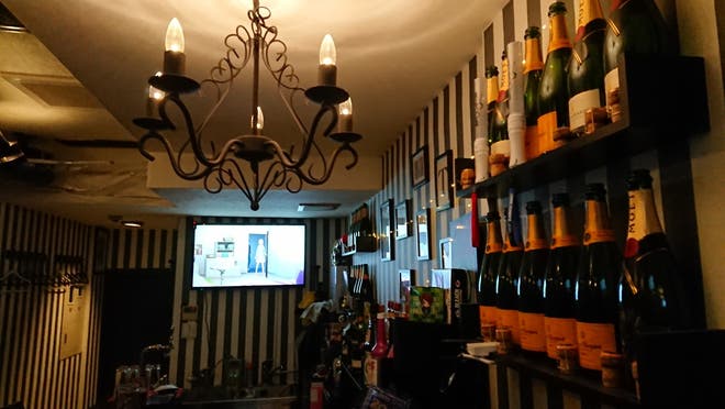 【目黒駅徒歩1分】カラオケのできるお洒落なバー。オフ会、誕生会、女子会に。の写真1