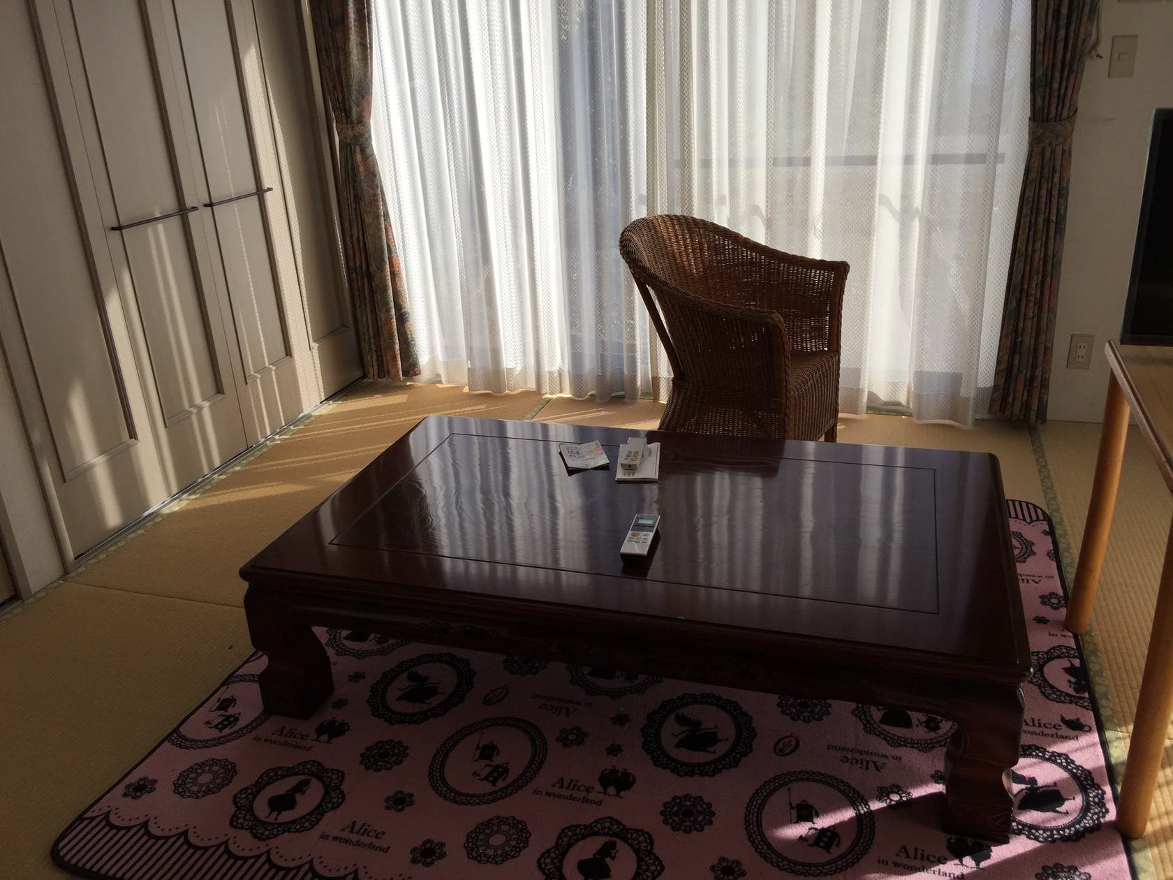 【撮影やパーティ利用が人気！】薪ストーブのある広いリビング、茶器を備えた和室のある大邸宅☆撮影利用が人気です！の写真12