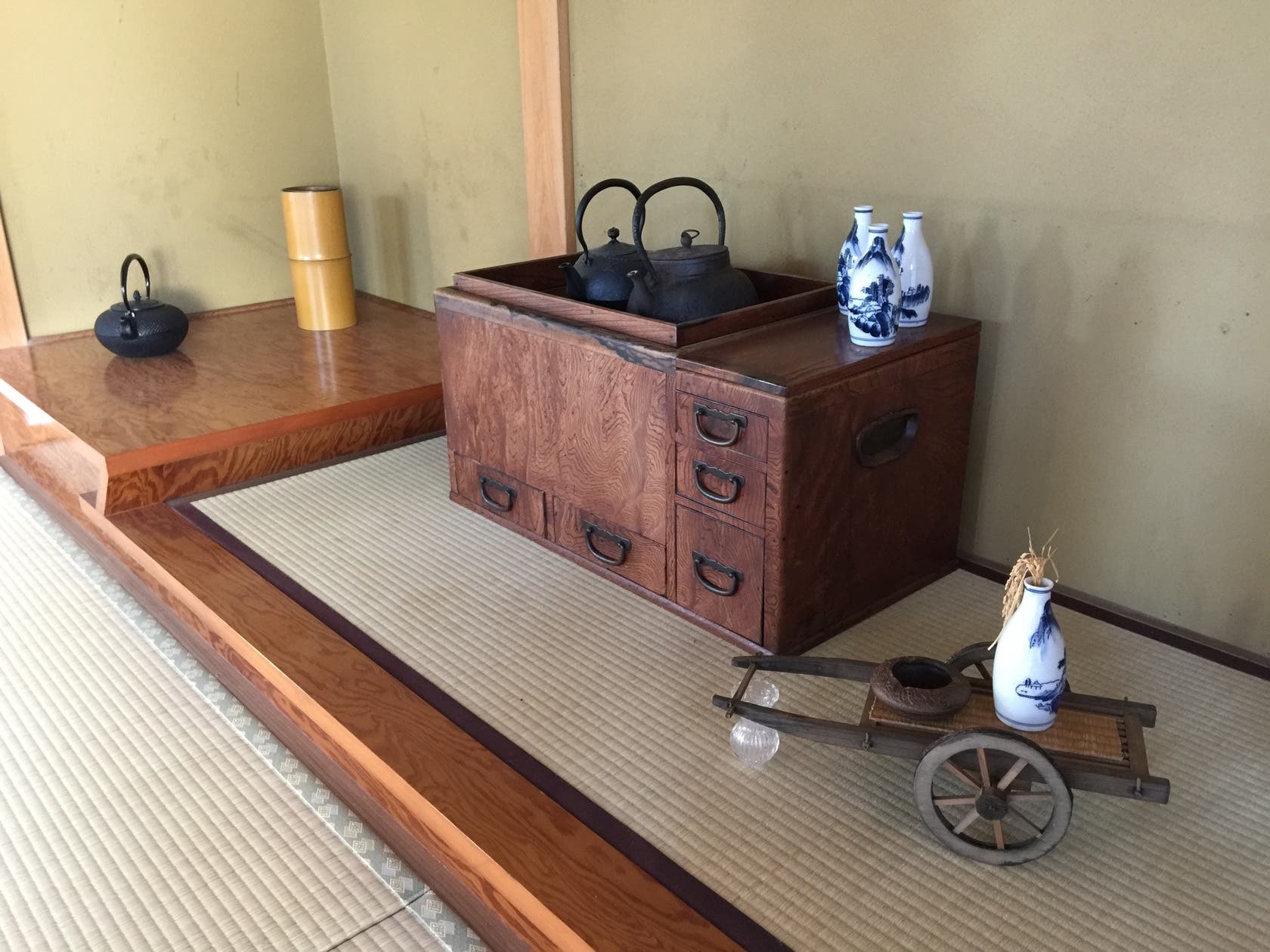 【撮影やパーティ利用が人気！】薪ストーブのある広いリビング、茶器を備えた和室のある大邸宅☆撮影利用が人気です！の写真13