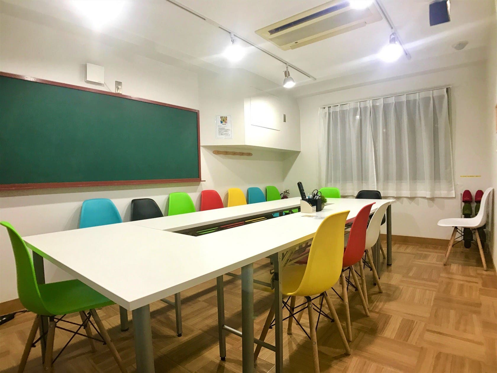 【楽らく会議室 神田】神田駅西口徒歩3分♪テレワーク・会議・セミナー・撮影・ゲーム・施術などにどうぞの写真7