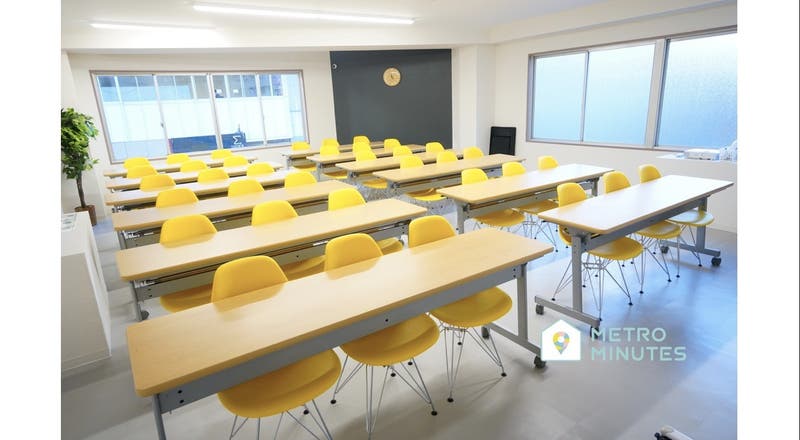 ＜グランデ会議室＞最大39名収容！新大阪駅より徒歩1分♪光回線Wi-Fi📶プロジェクター🎥会議/セミナー/研修/ワークショップ