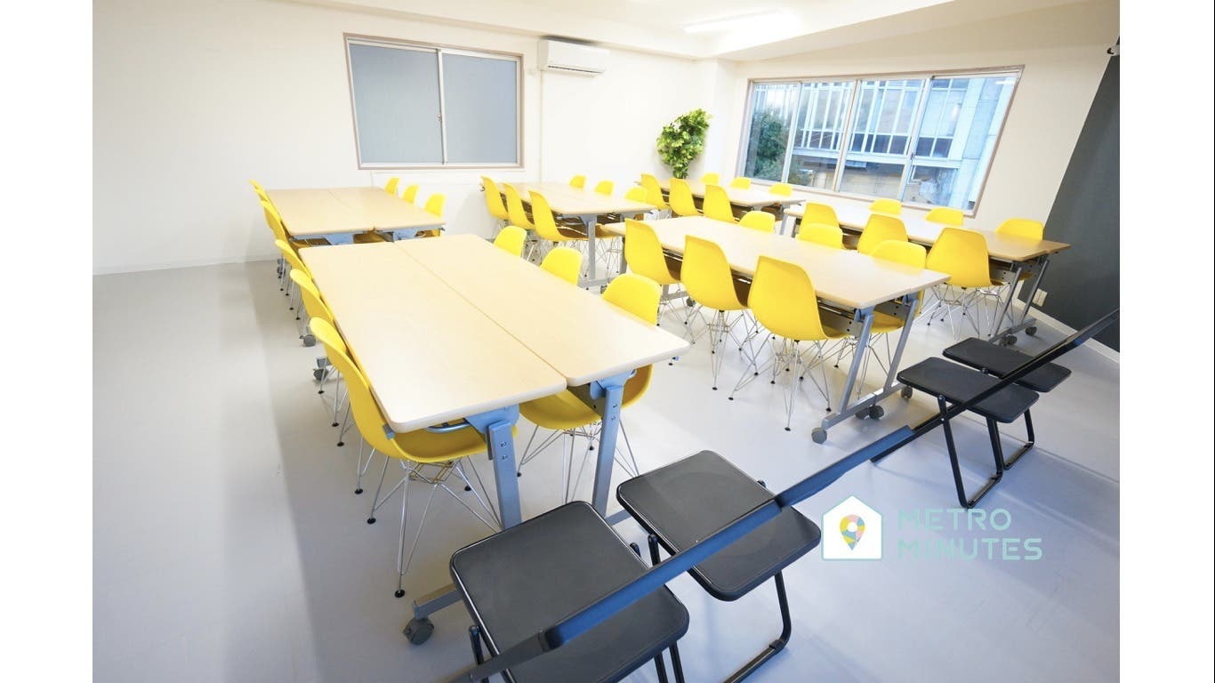 ＜グランデ会議室＞最大39名収容！新大阪駅より徒歩1分♪光回線Wi-Fi📶プロジェクター🎥会議/セミナー/研修/ワークショップの写真5