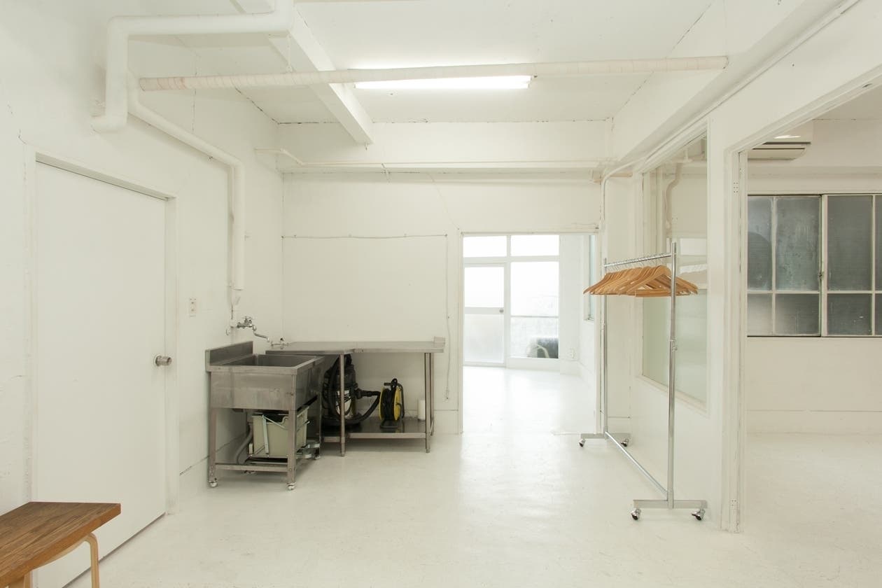 目黒 五反田 不動前 白ペンキ仕上げ  大判ペルシャ絨毯 格安プランあり　ハウススタジオの写真13