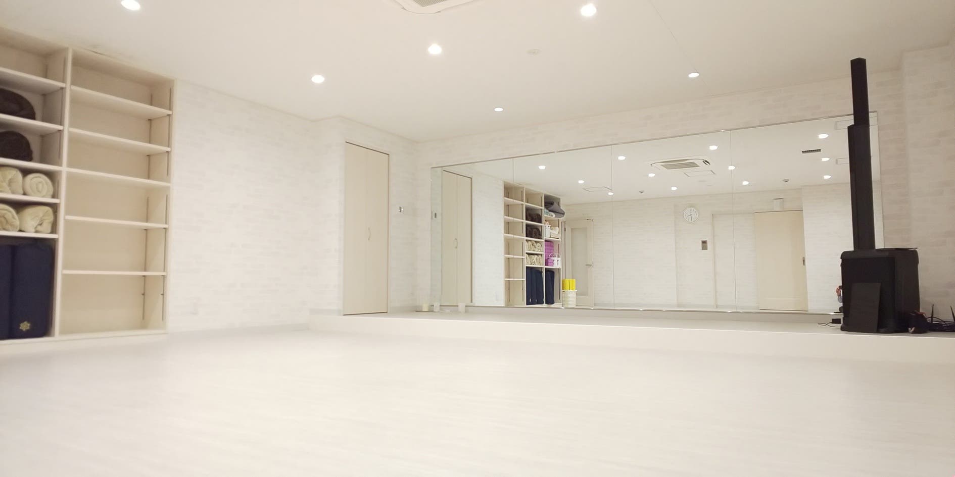 関内駅・日本大通り駅近！Wi-Fi完備、更衣室ありの広々とした新しいスタジオです♪の写真1