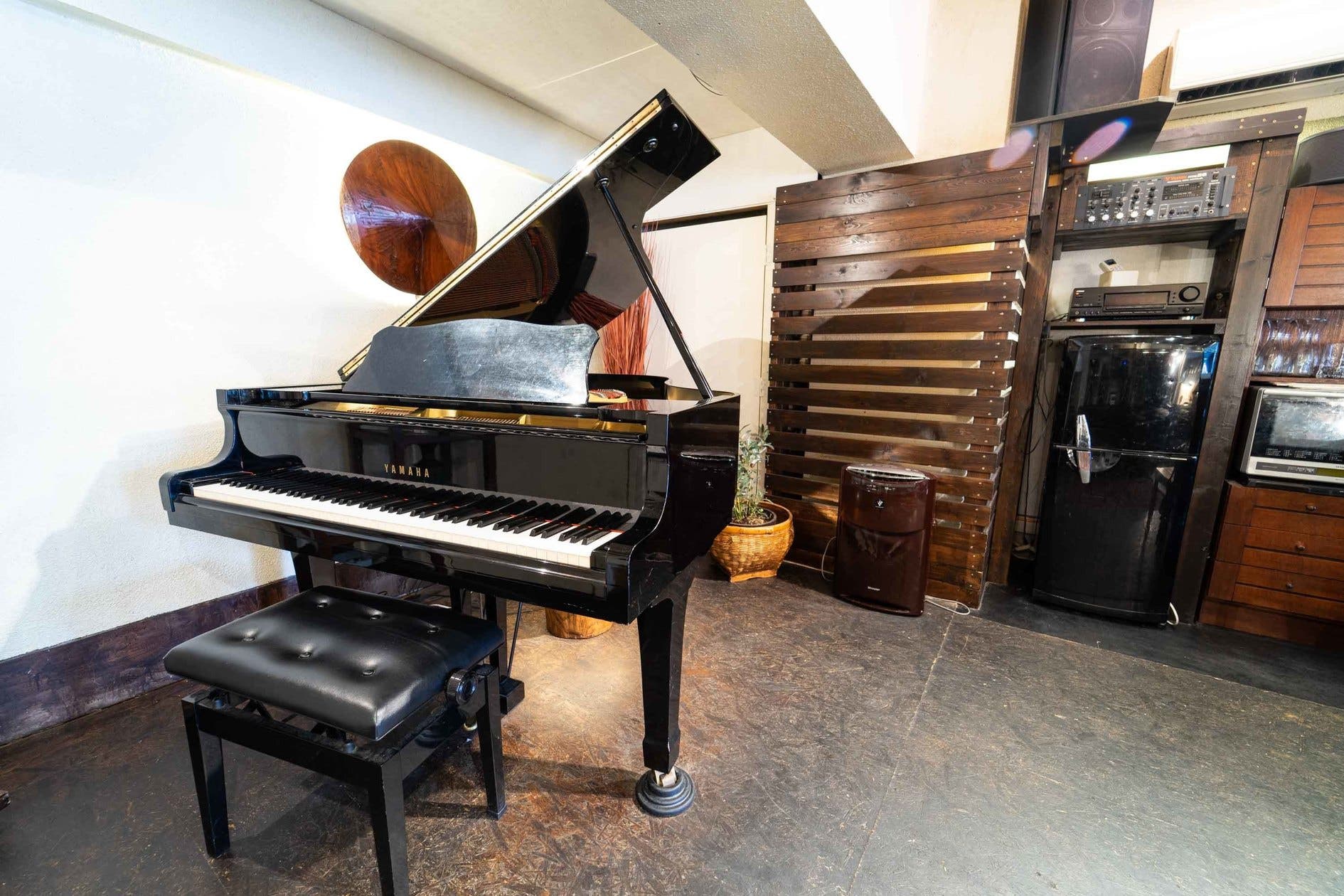 【新宿　四谷】　各種撮影に人気。レンタル撮影スタジオ、ハウススタジオ。オープンキッチン、グランドピアノもあります。の写真12