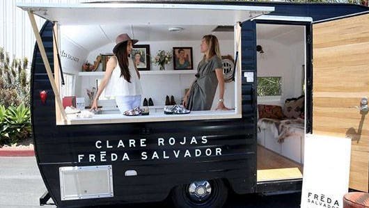 *TV撮影・キッチンカーや商品撮影:屋外イベントスペース*丸本屋:机&椅子+町家内化粧室+水道コンセント有。予約リクエストの写真12