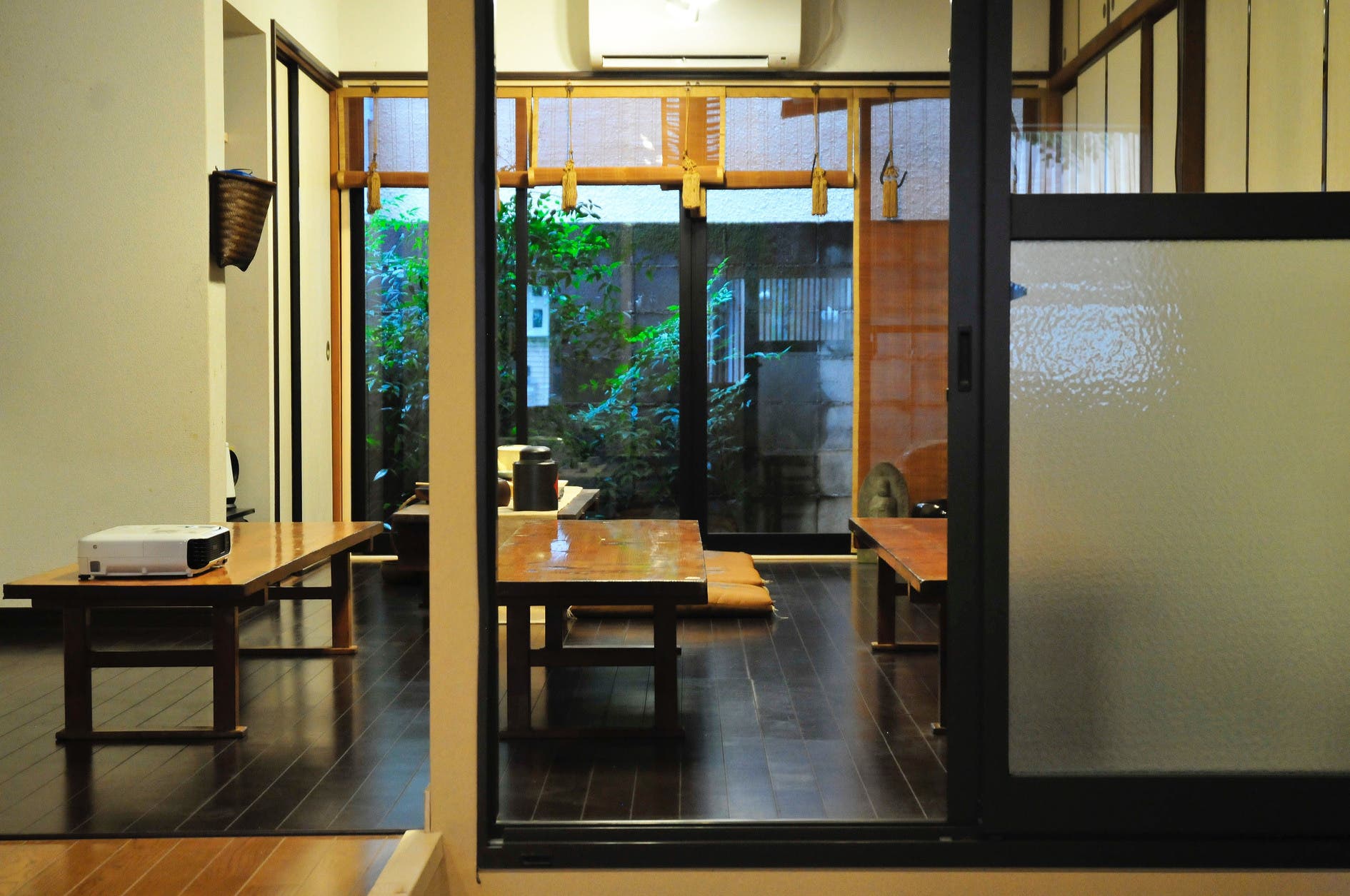 お茶が飲める二階建て京町家風スペースの写真5