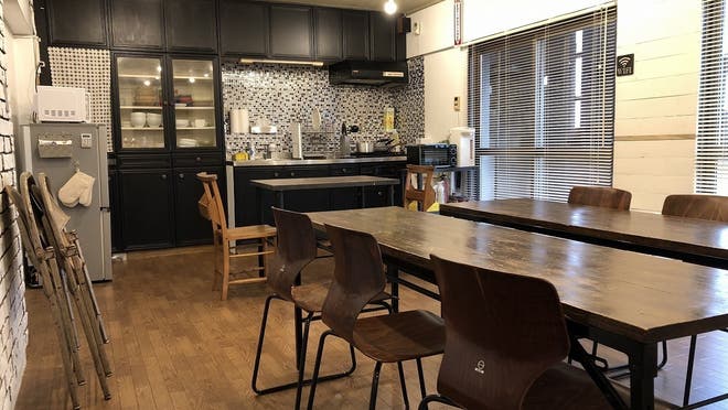 <横浜駅徒歩6分>広々スペース!子連れ女子会も会議もオフ会もできるキッチン付き!WiFi♪の写真1