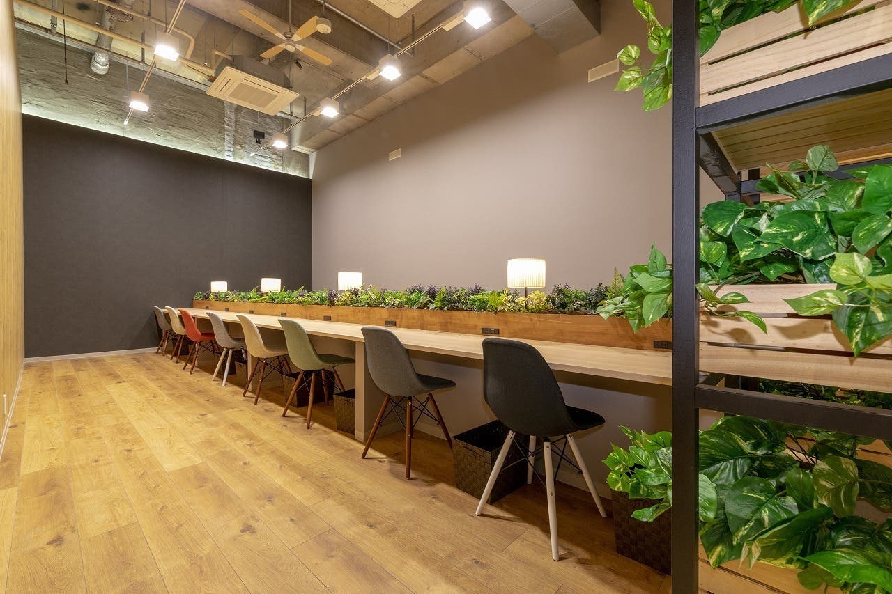 【BIZcircle大阪江戸堀】6名用会議室＃受付スタッフ＃フリードリンクの写真5