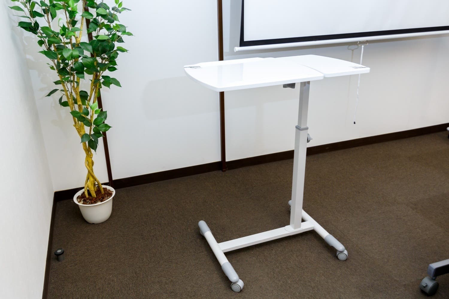 地下鉄御堂筋線本町駅より徒歩１分！エレベーター完備貸！会議打ち合わせ、研修、面談、面接、セミナー「貸会議室ラミRay」の写真7