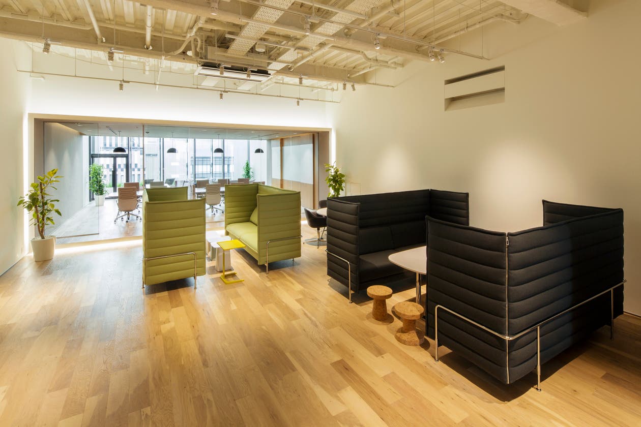 【銀座駅2分】広々とした通気性の良い空間！会議/ミーティング/研修/セミナー/面接/展示会/発表会/撮影などにの写真2