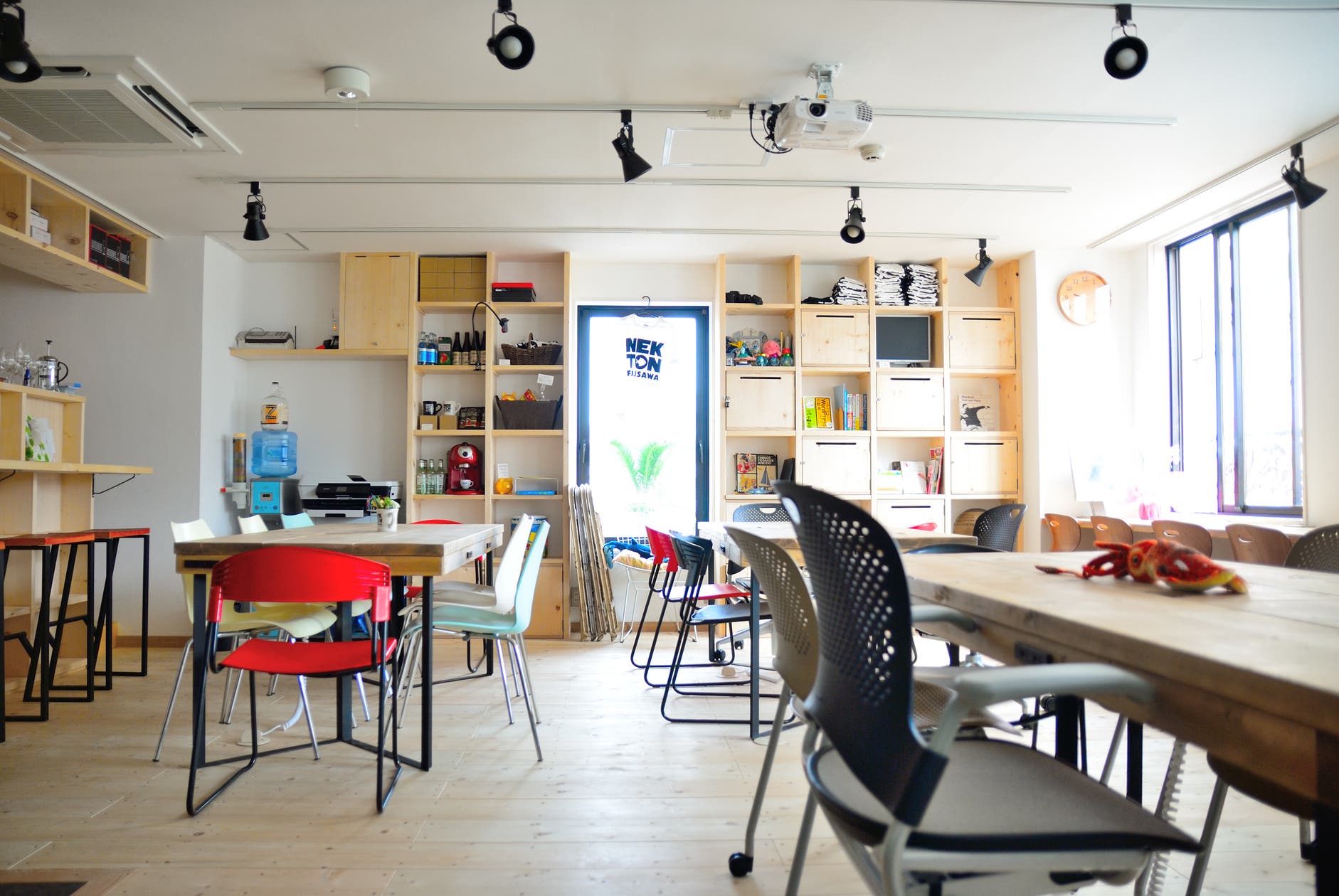 【湘南・藤沢】★ゆったり1日＆おてがる半日貸切★コワーキングカフェ空間｜パーティーや会議やワークショップや料理教室も！の写真9