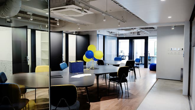 《六本木ヒルズすぐ》◆ガラス張りの会議室◆wi-fi・モニター・ホワイトボード完備・カフェ併設 2F(A)〈最大6名〉の写真5