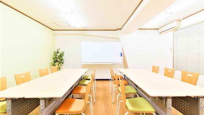 地下鉄御堂筋線本町駅より徒歩1分 エレベーターあり!ビジネス・撮影・面接・ワークショップと色々使えて便利な貸会議室ラミEmmaの写真4