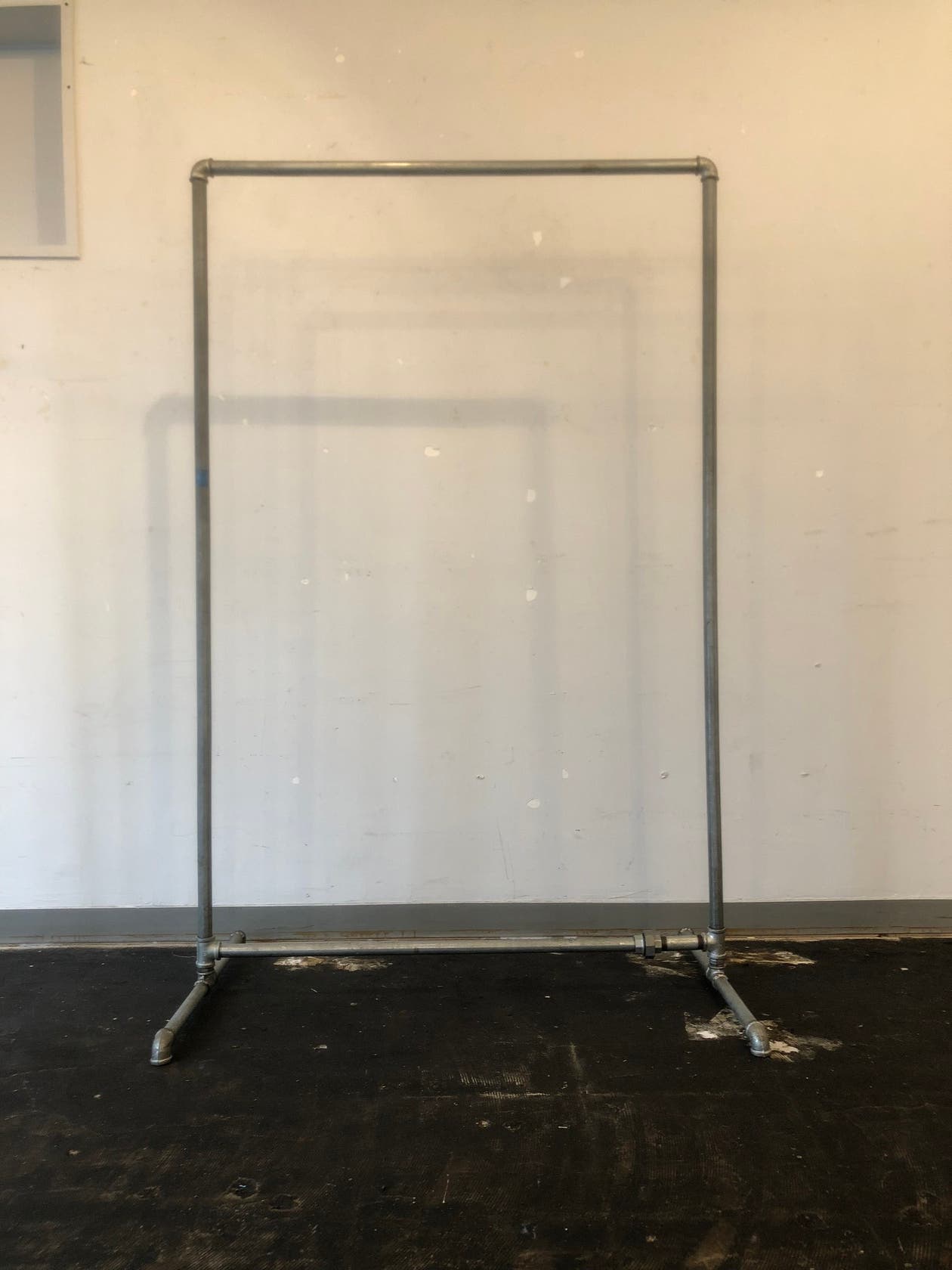 中目黒駅徒歩７分。自然光が入るインダストリアルな空間です。の写真4