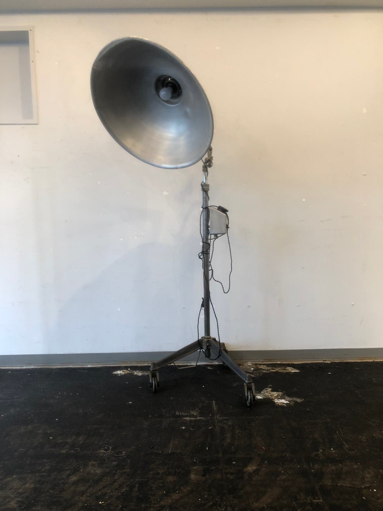 中目黒駅徒歩７分。自然光が入るインダストリアルな空間です。の写真10