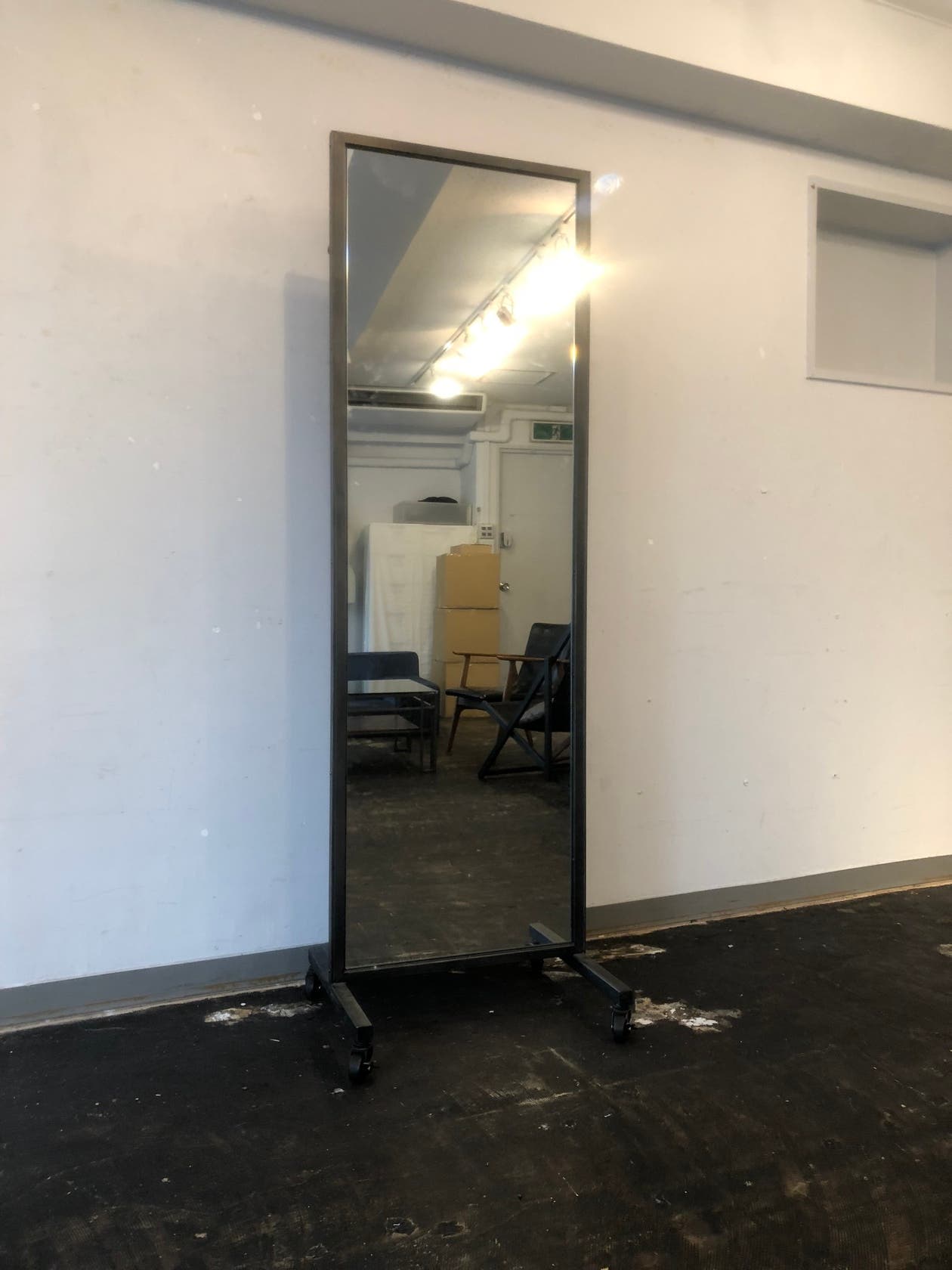 中目黒駅徒歩７分。自然光が入るインダストリアルな空間です。の写真5