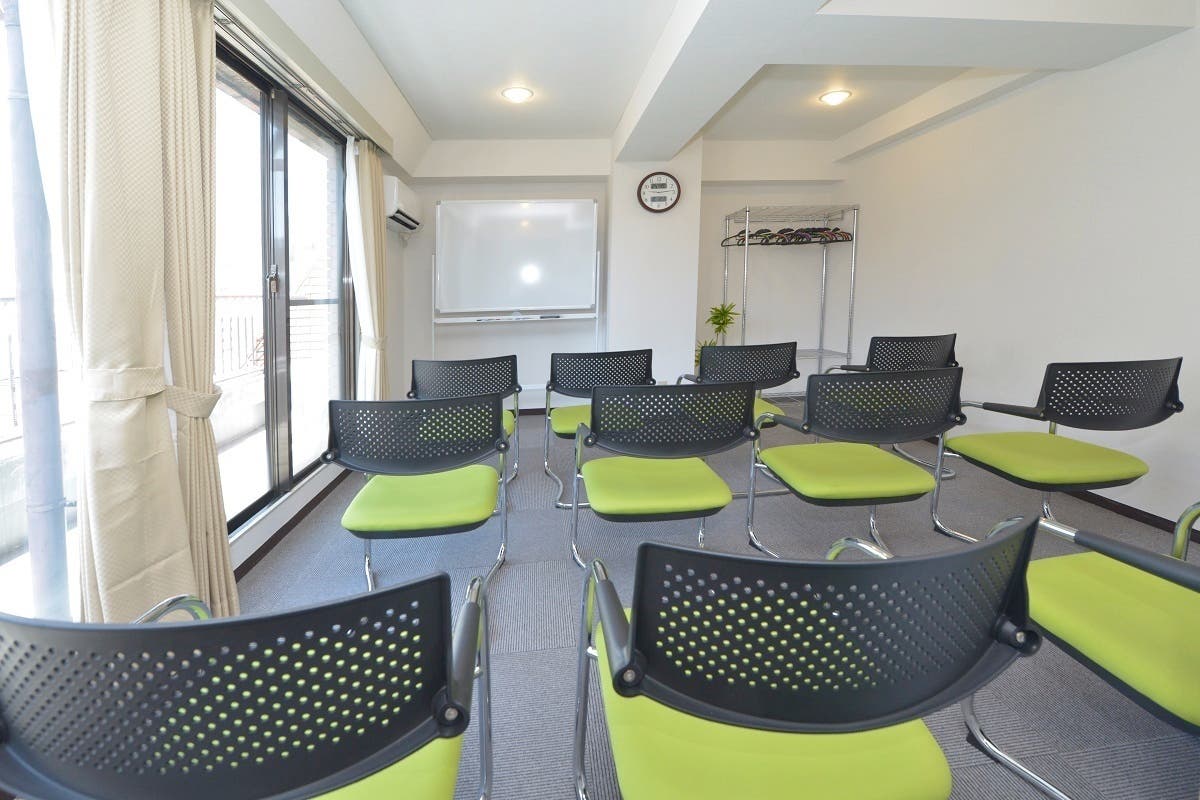 【🎖️NEW OPEN】東銀座駅歩3分の好立地！大きな窓で自然光たっぷりの明るい会議室 一日プラン値下げ　地域最安値‼の写真3