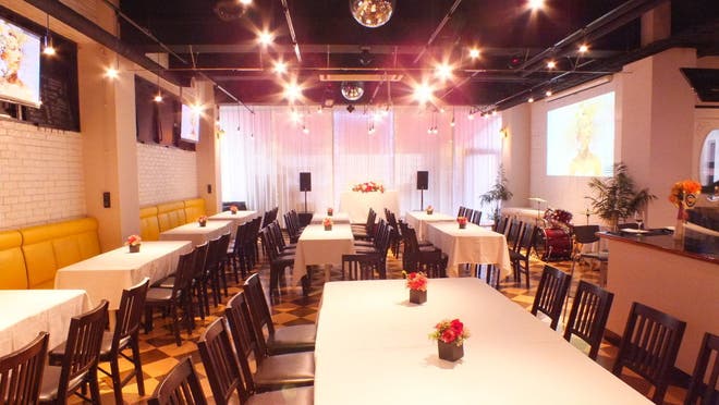 京都の中心「河原町・三条」からすぐ、最大200名様まで貸し切りができるパーティースペースです!の写真2