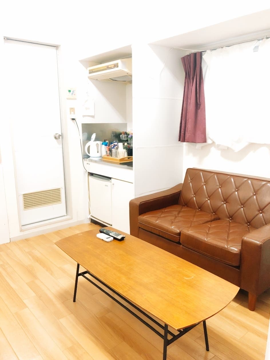 ⭐️Wi-Fi & TVあり⭐️無料ドリンク充実！くつろぎソファスペースの写真3