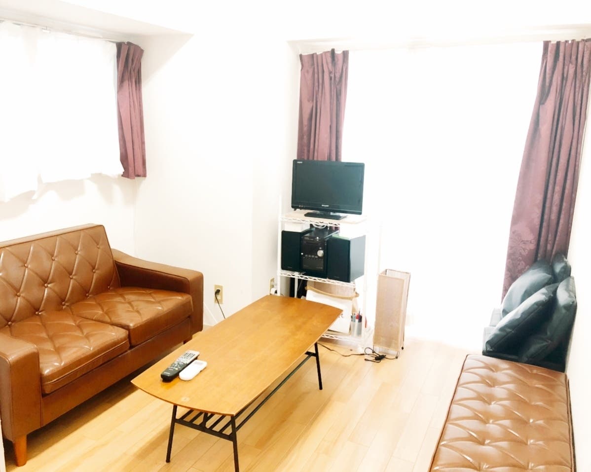 ⭐️Wi-Fi & TVあり⭐️無料ドリンク充実！くつろぎソファスペースの写真1