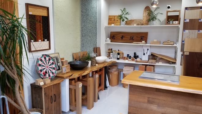 【新宿御苑すぐ】材木店ショールーム/撮影/試飲会/教室や1日サロンにも!/屋久杉テーブル/無垢杉板カウンターキッチンの写真3