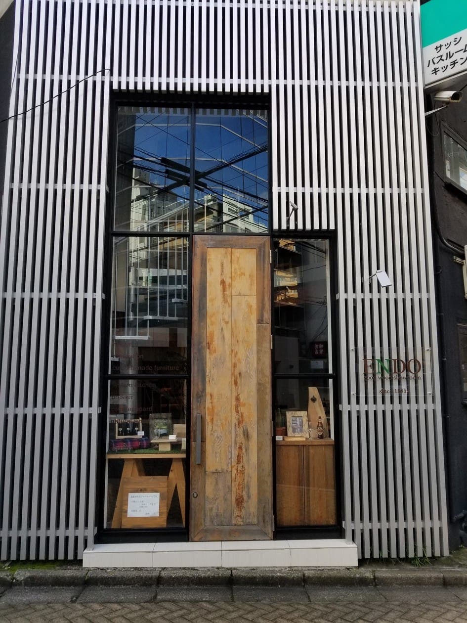 【新宿御苑すぐ】材木店ショールーム／撮影／試飲会／教室や1日サロンにも！/屋久杉テーブル/無垢杉板カウンターキッチンの写真5