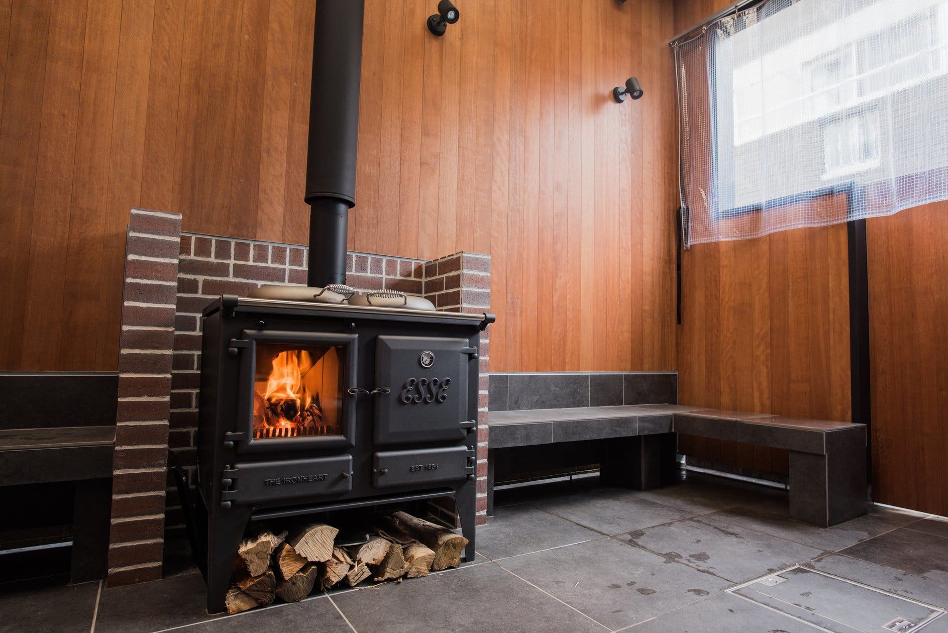 薪ストーブ・キッチン・生ビールサーバー付　ゲストハウスなごのや別館ラウンジの写真10