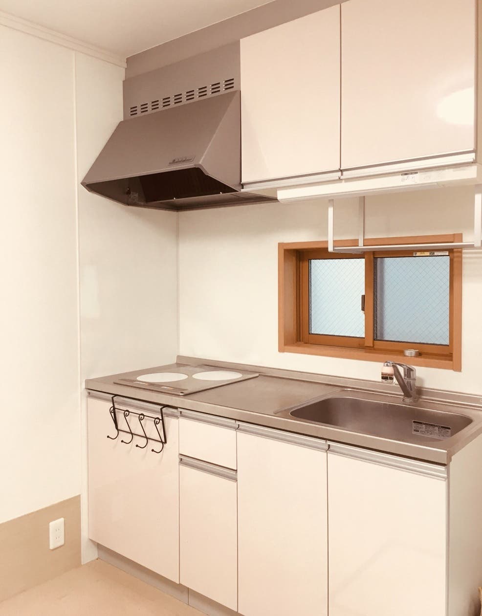 キッチン、ピクチャーレール付き！展示会・女子会・パーティ等も可能な多目的スペース！の写真2