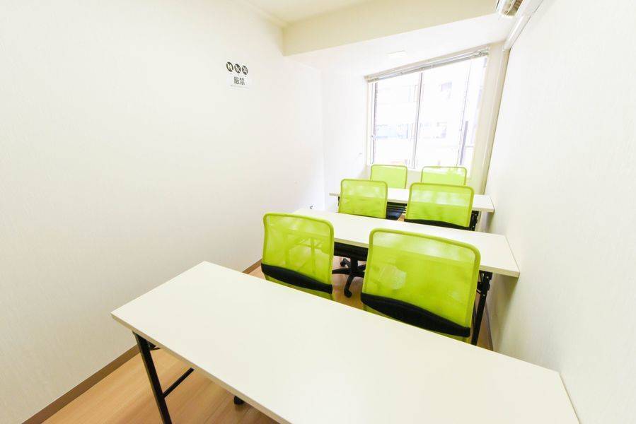 【新宿駅直結出口30秒】➂基本プラン値下げしました！☆高級チェア採用☆シンプルで静かな会議室☆ の写真3