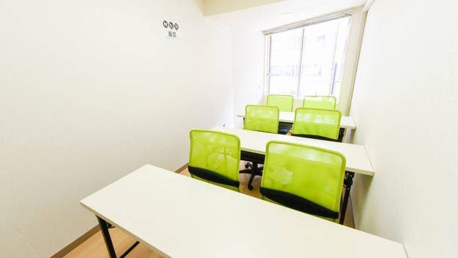 【新宿駅直結出口30秒】➂基本プラン値下げしました!☆高級チェア採用☆シンプルで静かな会議室☆ の写真3