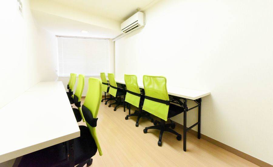 【新宿駅直結出口30秒】➂基本プラン値下げしました！☆高級チェア採用☆シンプルで静かな会議室☆ の写真5