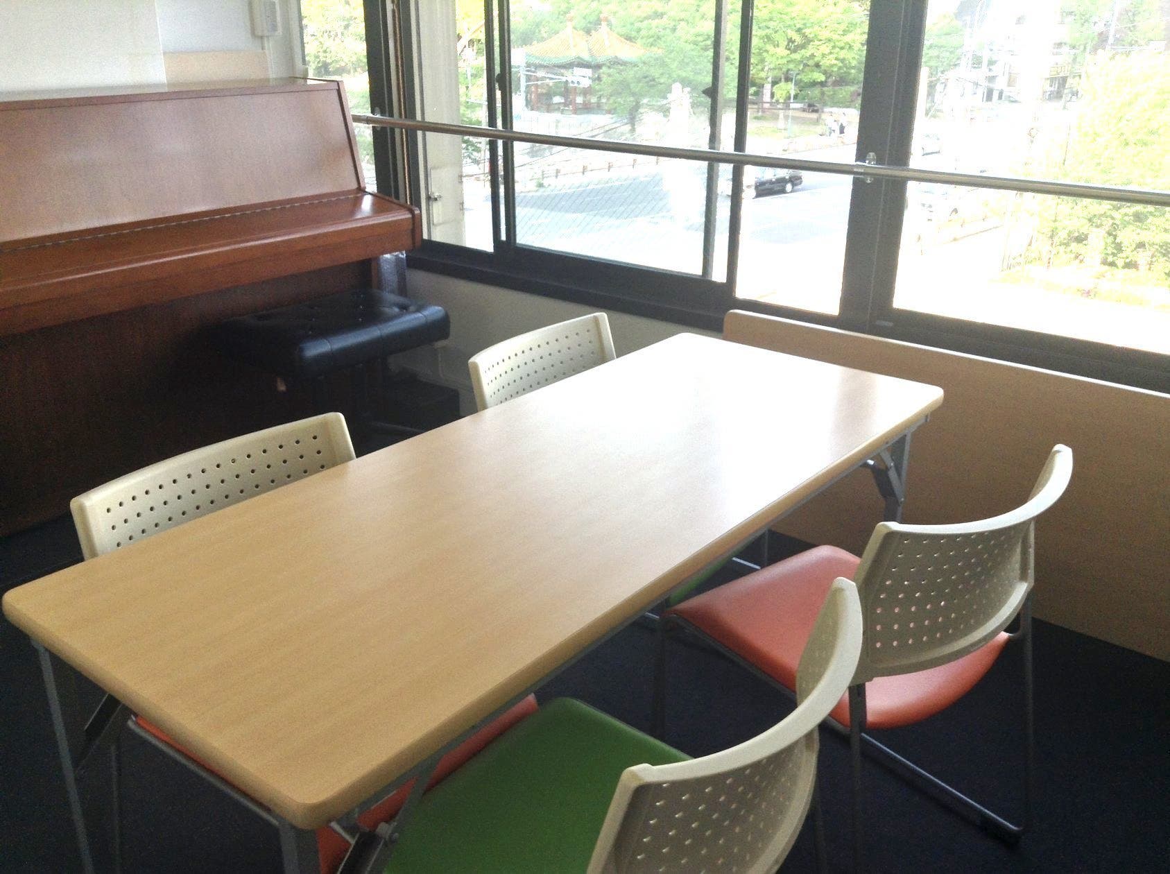 【兵庫県・新神戸】会議、セミナー、カルチャールーム、撮影に♪ アップライトピアノ、ハモンドオルガン常設【新神戸駅 南へ徒歩３分】の写真1