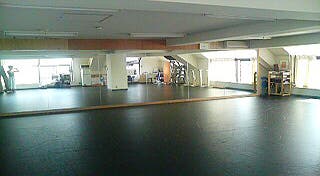 ダンス用リノリウム床、鏡、バレエバーあり。武蔵小金井駅徒歩2分！　タントタンツダンススタジオ