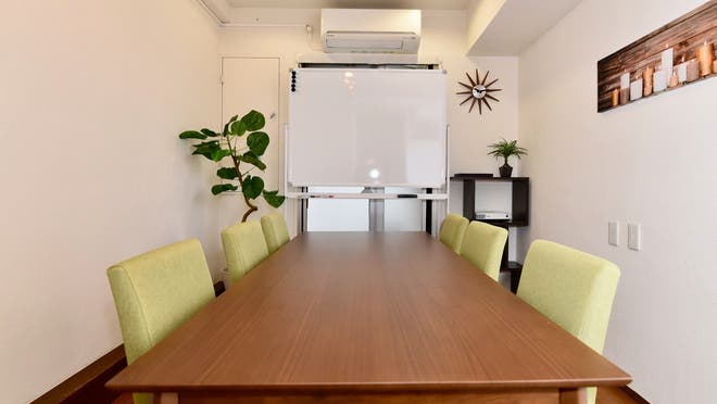 〈エキチカ会議室リーフ〉名古屋駅徒歩2分/カフェのような空間/プロジェクター無料/8名収容の写真3
