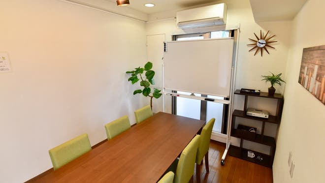〈エキチカ会議室リーフ〉名古屋駅徒歩2分/カフェのような空間/プロジェクター無料/8名収容の写真4
