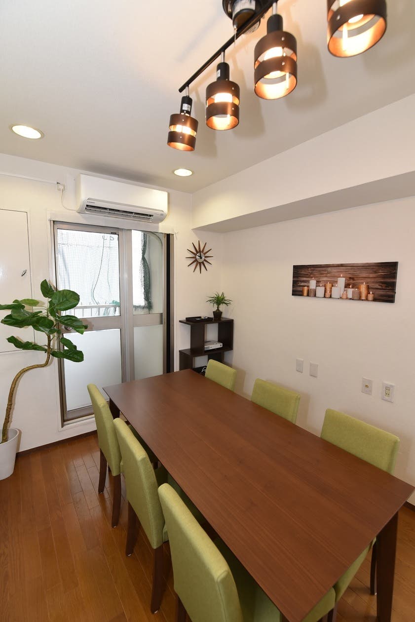 〈エキチカ会議室リーフ〉名古屋駅徒歩２分/カフェのような空間/プロジェクター無料/8名収容の写真5