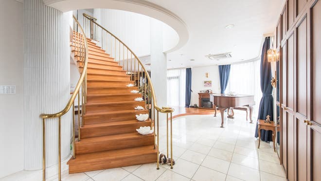 京成津田沼徒歩3分!インスタ映えすぎる螺旋階段付き3階立てラグジュアリー空間使用!用途はアレコレ♪の写真2