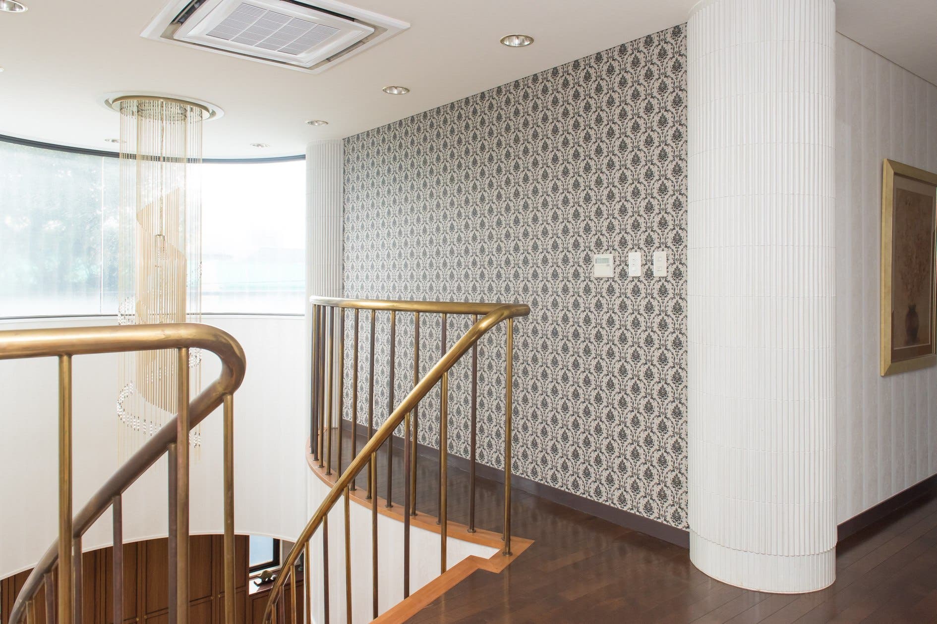 京成津田沼徒歩3分！インスタ映えすぎる螺旋階段付き3階立てラグジュアリー空間使用！用途はアレコレ♪の写真12